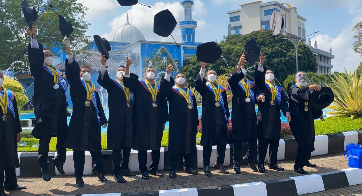 UMP Wisuda 10 Anggota Polri Magister Manajemen - Menara62