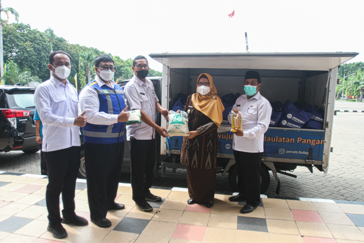 Program JSM Peduli, Serahkan 1.000 Paket Sembako untuk Warga di Koridor ...