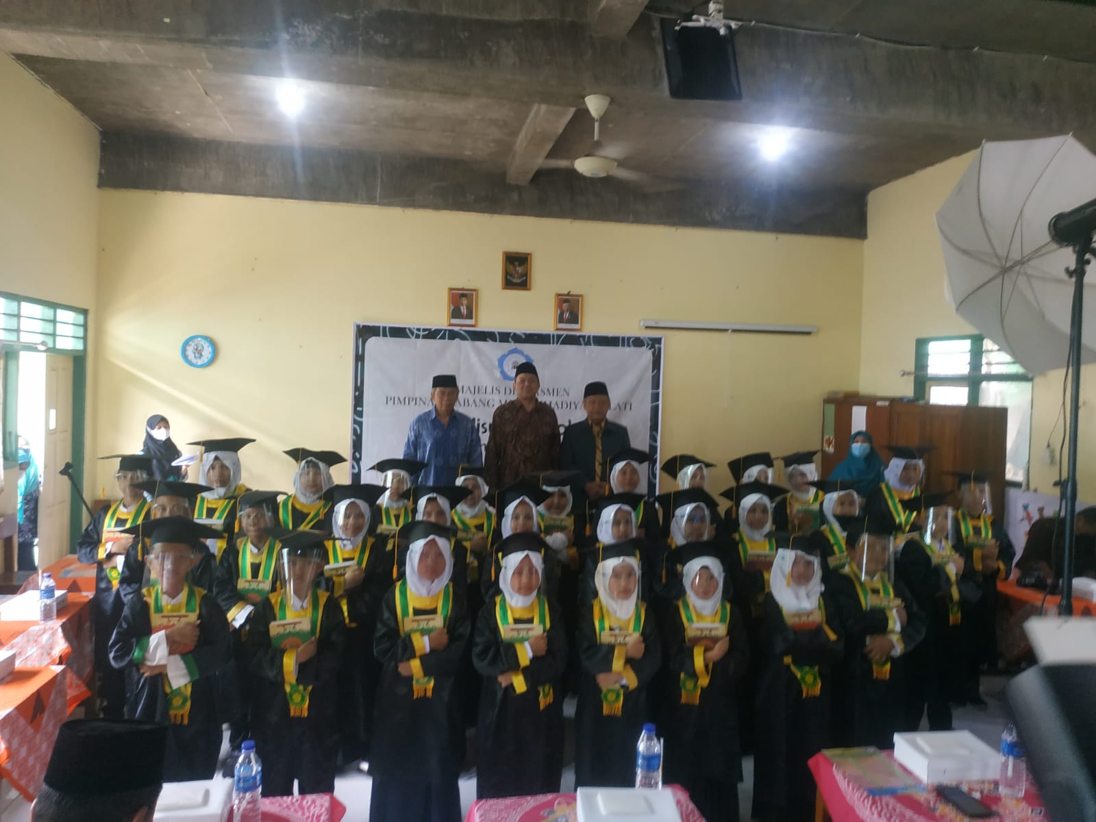 SD Muhammadiyah Blunyah Mlati Sleman Gelar Wisuda Iqra - Menara62