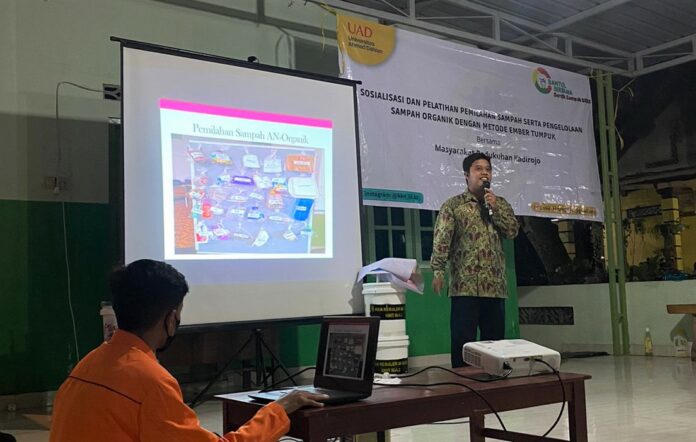 Ember Tumpuk, Program Mahasiswa KKN UAD Dukung Wujudkan Bantul Bersih ...