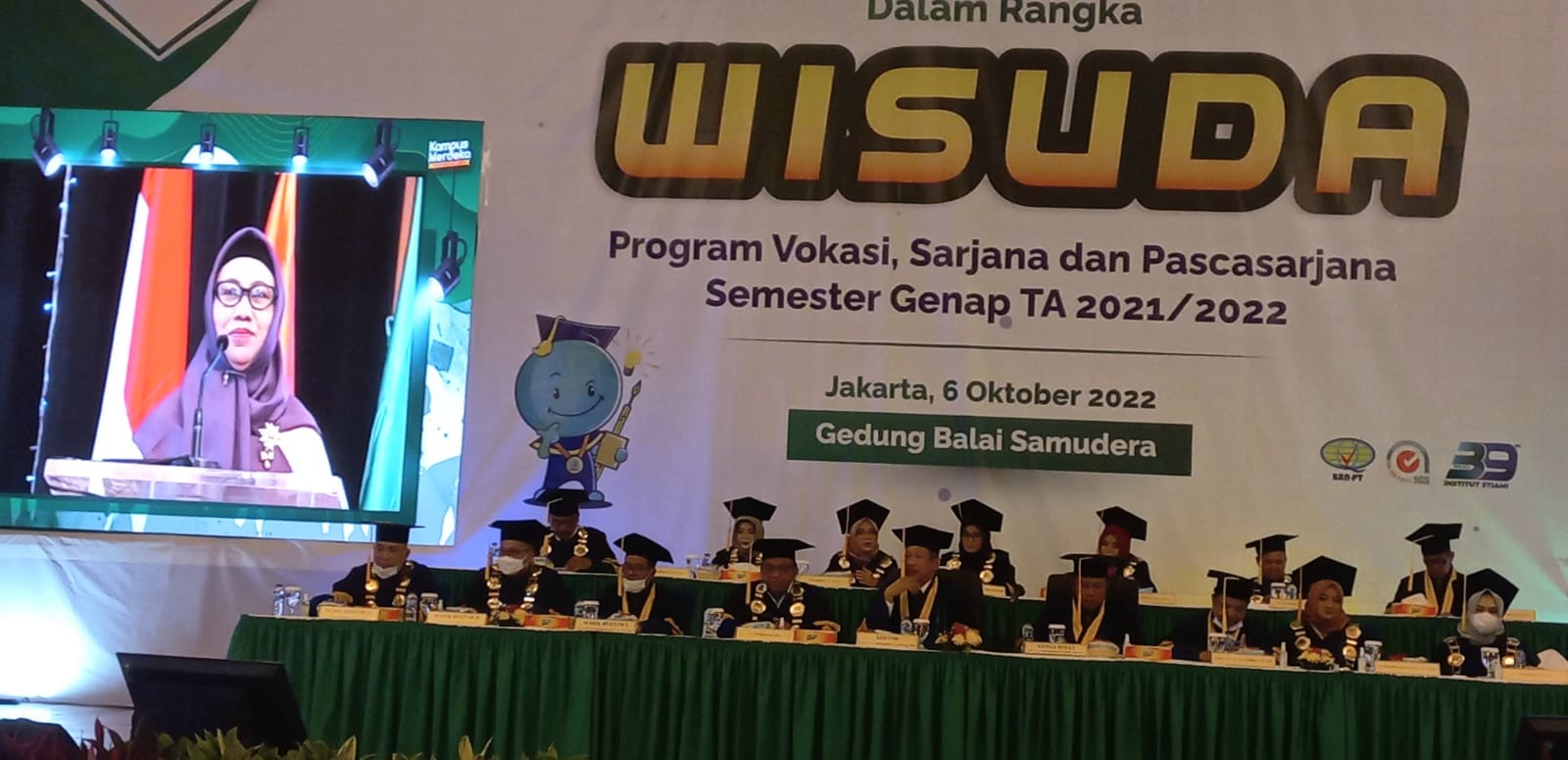 Sampaikan Orasi Ilmiah pada Wisuda Institut STIAMI, Wamenaker Ingatkan ...