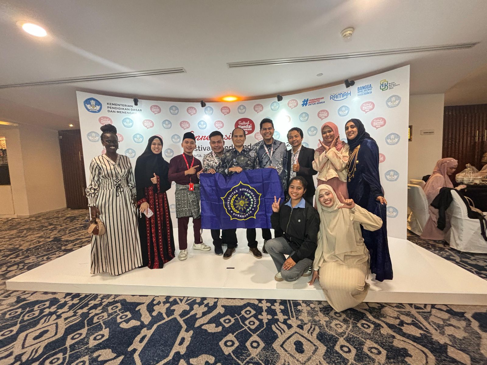 Mahasiswa Internasional UMS Meriahkan Festival Handai Indonesia 2025 ...