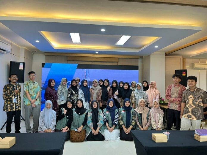 Siswa SMA Muhammadiyah PK Kunjungi RRI Surakarta - Menara62